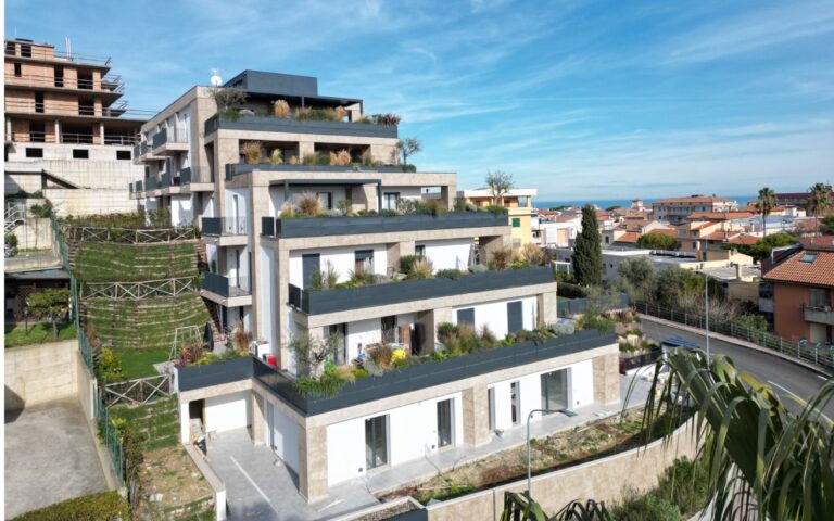 La residenza panoramica vista mare di Natalia e Romeo | Piergallini